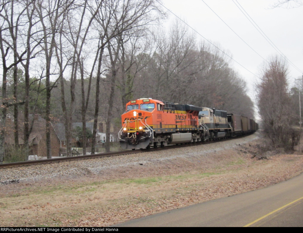 BNSF 5860 leads coal emp{ies